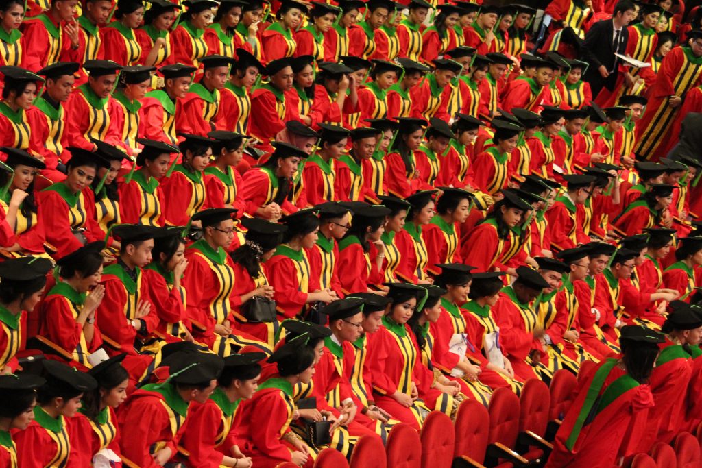 UPH Wisuda XXXIII Melantik 2289 Lulusan Dalam Berbagai Bidang - UPH ...